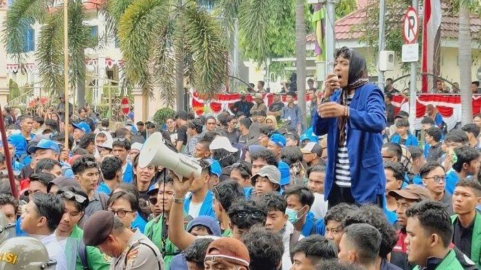Aliansi Mahasiswa Peduli Rakyat Tojo Barat Gugat Pembukaan Lahat Sawit di Tojo Una-una Sulteng ...