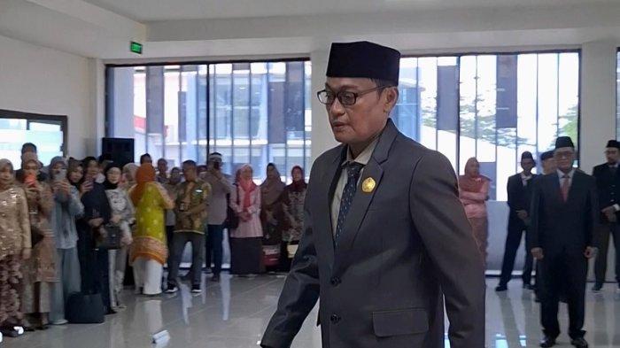 Awaluddin Resmi Jabat Dekan Fakultas Hukum Universitas Tadulako Periode ...