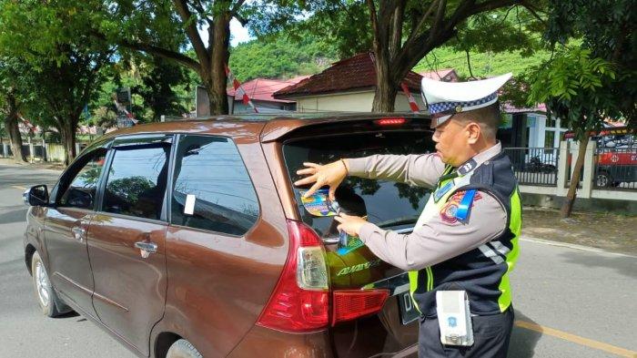Polres Banggai Gelar Kampanye Lalu Lintas di Hari Pertama Operasi Patuh 2024 - Tribunpalu.com