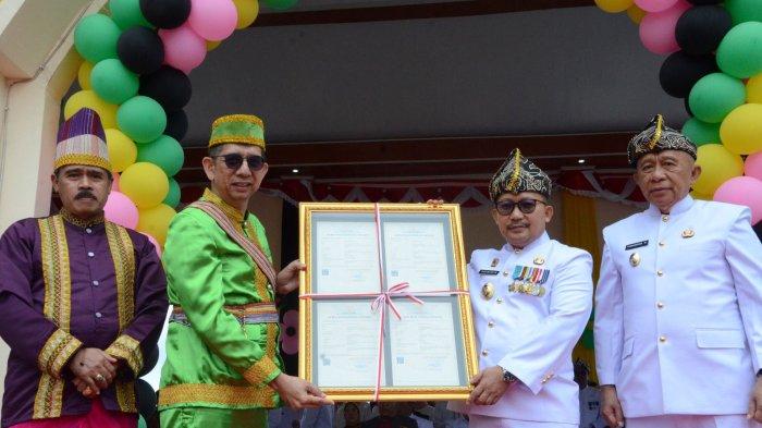 HUT Banggai, Kemenkumham Sulteng Serahkan 30 Sertifikat Hak Cipta ke Pemerintah Kabupaten ...