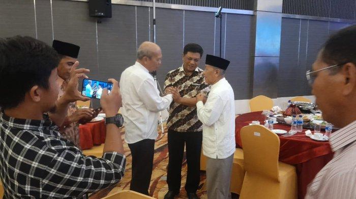 Bertemu di Kota Palu, Hidayat Lamakarate Dijabat Erat Pendeta Damanik ...