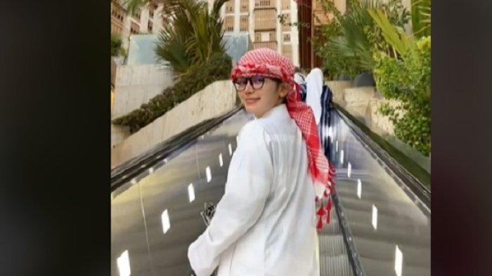 Kisah Pria Transgender Ibadah Umrah: Kerap Dicurigai Petugas karena ...