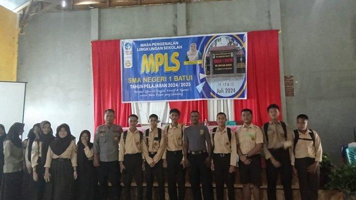 Polisi Ajak Pelajar SMA di Batui Banggai Hindari Bullying dan Kenakalan Remaja - Tribunpalu.com