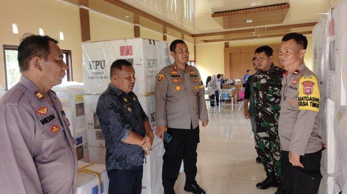Kapolres Morut Pantau Langsung Pengamanan Pergeseran Kotak Suara dari TPS ke PPK - Tribunpalu.com