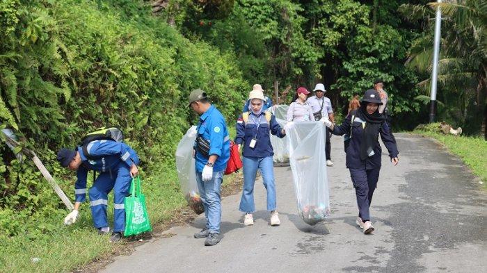 Peringati Hari Lingkungan Hidup Sedunia, DSLNG Bersihkan Sampah Plastik ... Peringati Hari Lingkungan Hidup Sedunia, DSLNG Bersihkan Sampah Plastik ...