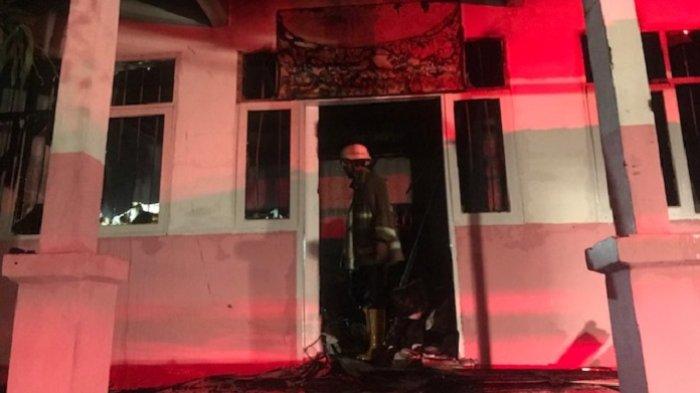 Diduga Korsleting Listrik, Dua Ruangan SDN 7 Palu Ludes Terbakar - Tribunpalu.com