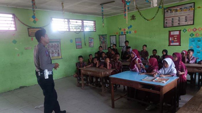 Polres Sigi Dekatkan Diri dan Berikan Edukasi Berlalulintas pada Siswa ...
