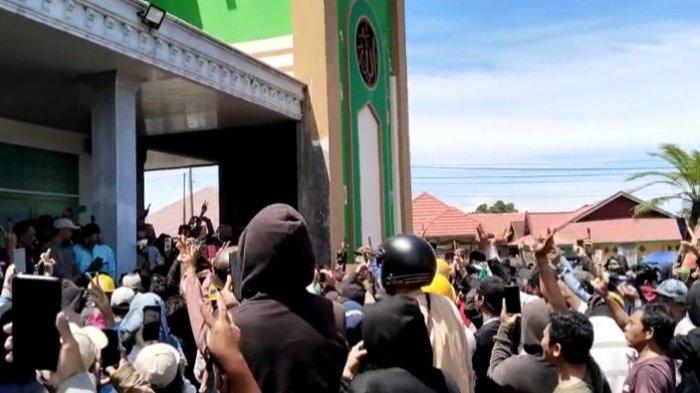 TPS di Bahodopi Morowali Dikabarkan Ricuh, Warga Berusaha Masuk untuk ...