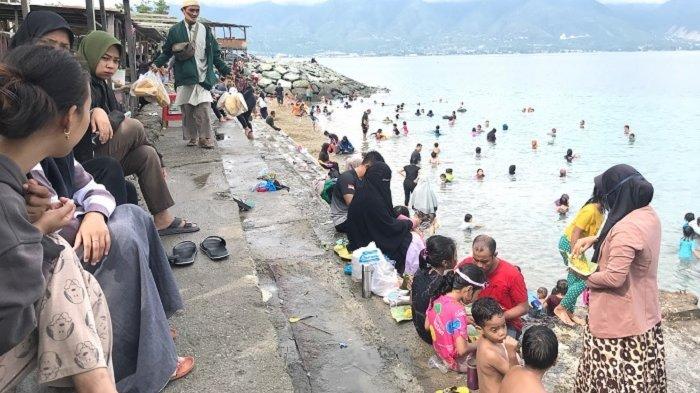 Libur Imlek, Pantai Kampung Nelayan Kota Palu Dipadati Pengunjung ...