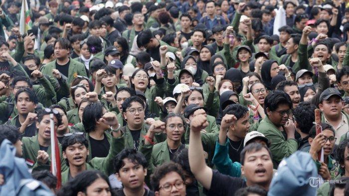 Aksi Indonesia Gelap Menyuarakan Ketidakpuasan Terhadap Kebijakan MBG ...