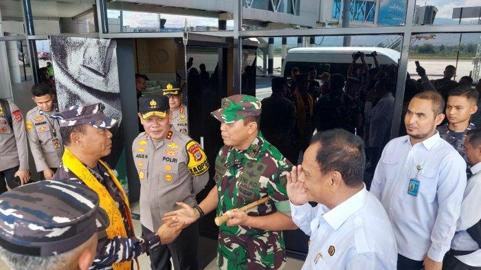 Wagub Mamun Amir Sambut Panglima Komando Armada II Laksdya TNI Denih ...