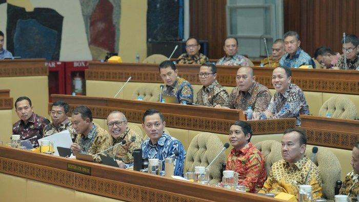 Rapat Kerja dengan Komisi II DPR RI, Menteri AHY Paparkan Pencapaian dan Target Kerja 2025 ...