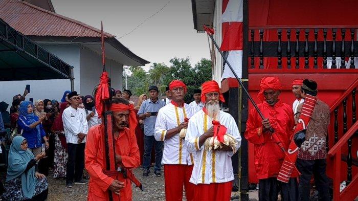 4 Abad Warga Batui Banggai Lestarikan Ritual Adat Mombowa Tumpe ...