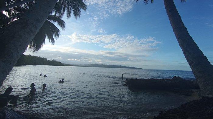 Menikmati Panorama Laut Poso di Pantai Tamimbo Malei, Tarif Masuk Mulai ...
