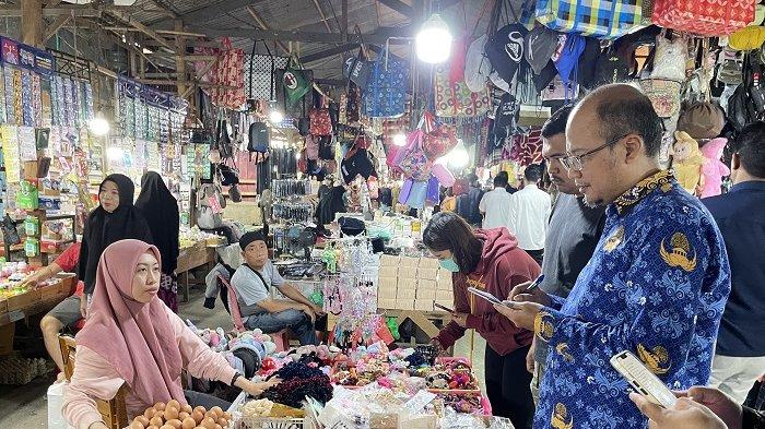 Disperindag Sulteng Pastikan Harga Bahan Pokok di Pasar Inpres Manonda Palu Stabil Jelang Natal ...