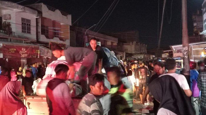 Api Lalap Kios Pasar Masomba Palu, Pedagang Berjibaku Selamatkan Barang ...