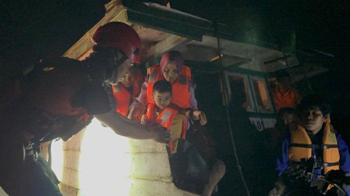 Mesin KM Samalipu Padam di Laut Lepas Banggai Laut Sulteng - Tribunpalu.com Mesin KM Samalipu Padam di Laut Lepas Banggai Laut Sulteng - Tribunpalu.com