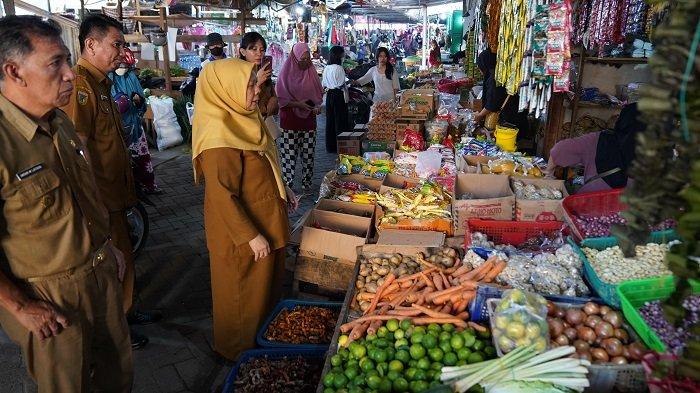 Pantau Pasar Tradisional Palu, Wawali Reny A Lamadjido: Harga Stabil ...
