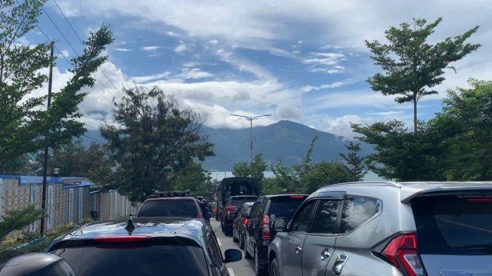 Kendaraan Roda Empat Sempat Menumpuk di Jl Jabar Nur saat Pawai Ogoh ...