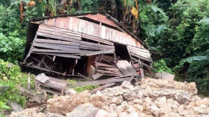 Rumah Warga Rusak Diterjang Longsor di Desa Apal Bangggai Kepulauan Sulteng - Tribunpalu.com
