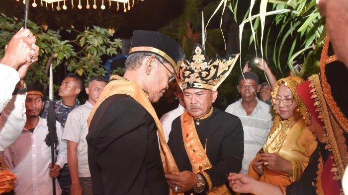 Gubernur Sulteng Dapat Gelar Tau Doka dari Raja Buol, Ini Maknanya ...