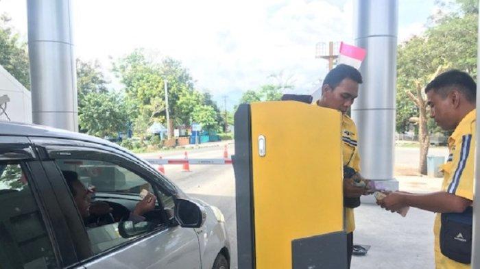 Dengan Cara Ini Petugas Bisa Layani Pembayaran Tunai di Pintu Masuk Bandara Palu - Tribunpalu.com