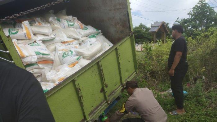 Truk Angkut 10 Ton Beras Bantuan Pemerintah Masuk Selokan di Pagimana ...