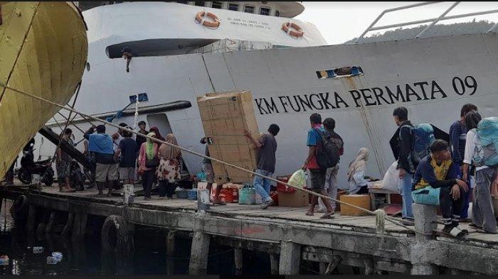 Suasana Pelabuhan Rakyat Luwuk Banggai Masih Normal, Puncak Arus Mudik Diprediksi H-2 Lebaran ...