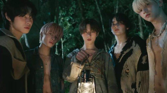 Lagu KPop Devil by the Window - TXT Trending di Youtube, Ini Lirik Lagu ...