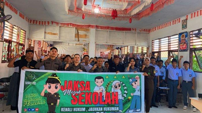 Jaksa Masuk Sekolah, Kejati Sulteng Sosialisasi Hukum ke Pelajar Pasraman Pura Agung Wanakertha ...