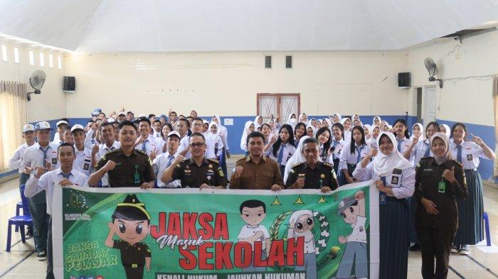 Program Jaksa Masuk Sekolah Kejati Sulteng Sambangi SMAN Model Terpadu Madani Palu - Tribunpalu.com