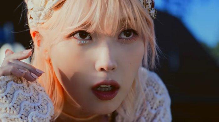 Musik Trending di Youtube! Ini Lirik Lagu KPop Holssi - IU Lengkap Terjemahan Indonesia ...