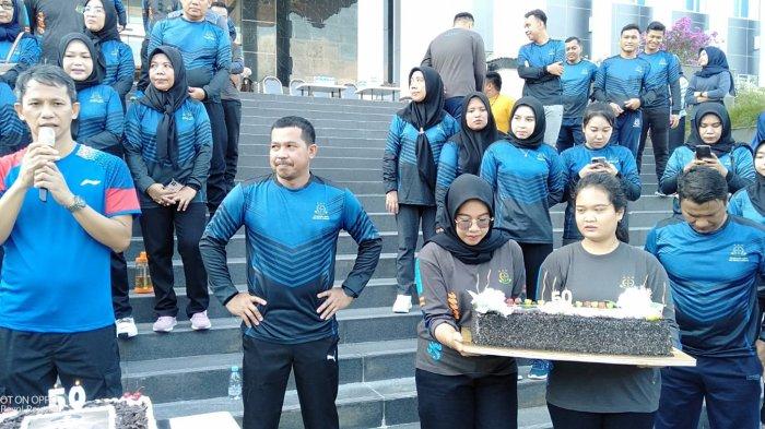 Wakajati Sulteng Emilwan Ridwan Dapat Kejutan Kue Ulang Tahun Usai ...