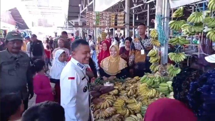 Hadianto Rasyid Temui Pedagang di Pasar Masomba, Tunggu Kedatangan ...