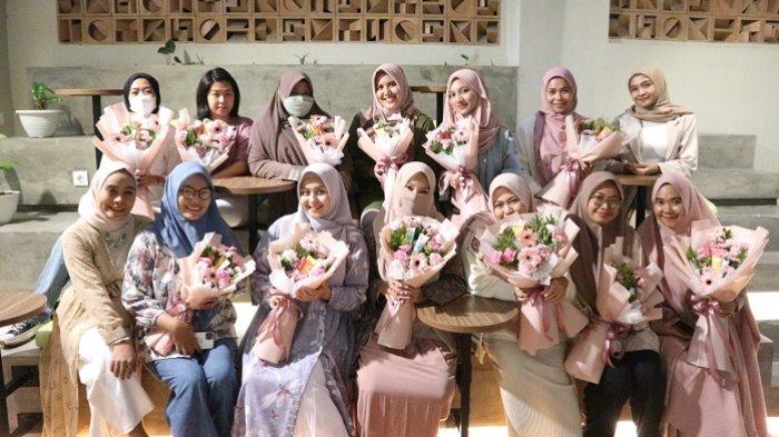 Kolaborasi Wardah Beauty-Mardhiyah Flower, Gelar Workshop Merangkai ...
