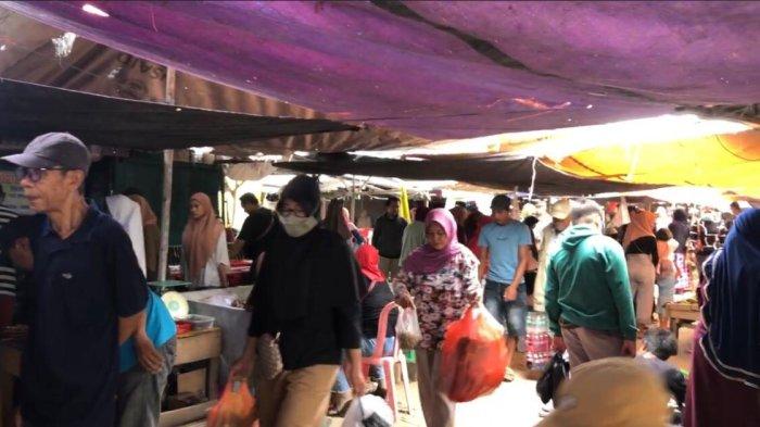H-4 Lebaran Idulfitri 1445 H, Pasar Tradisional Biromaru Sigi Ramai ...