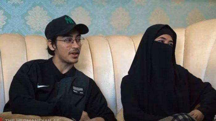 CONTOH Otak Udang! Putra UJE Ngamuk Umi Pipik Dihujat Gegara Pakai Cadar: Kebanyakan Mabok Agama ...