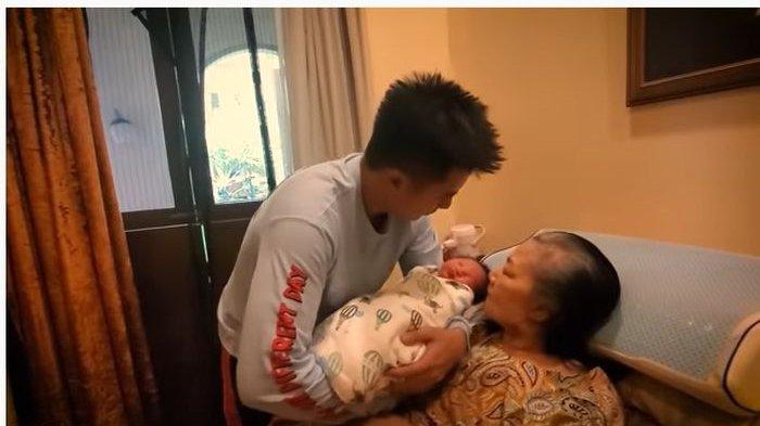 Baim Wong Berkunjung ke Rumah Masa Kecil dan Teringat Mendiang Mama: Bau Mama Banget ...