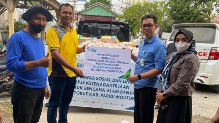 BPJamsostek Salurkan Paket Sembako untuk Korban Banjir Bandang di Torue - Tribunpalu.com