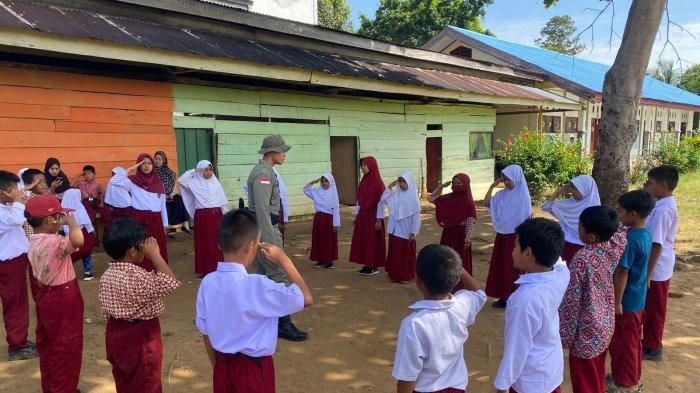 Sambut HUT RI ke-79, Siswa SD di Poso Dapat Pelatihan PBB dari Satgas Madago Raya - Tribunpalu.com
