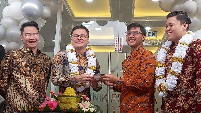 dr Oky Pratama, Dokter Langganan Para Artis Buka Bening's Clinic ke 31 di Kota Palu - Tribunpalu.com