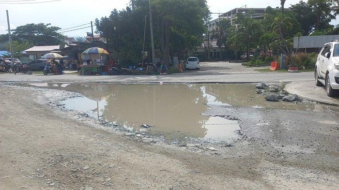 Genangan Air Masih Hantui Jl Kampung Nelayan, Ganggu Akses ke Pantai ...