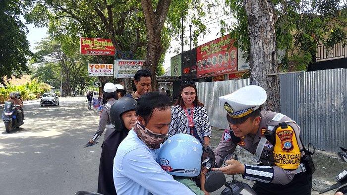 Operasi Zebra Tinombala 2024, Satlantas Polresta Palu Beri Hadiah Helm untuk Pengendara ...