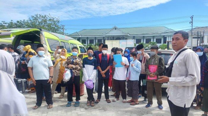 IKPM Palu Lepas 26 Calon Santri ke Gontor 11 Poso - Tribunpalu.com