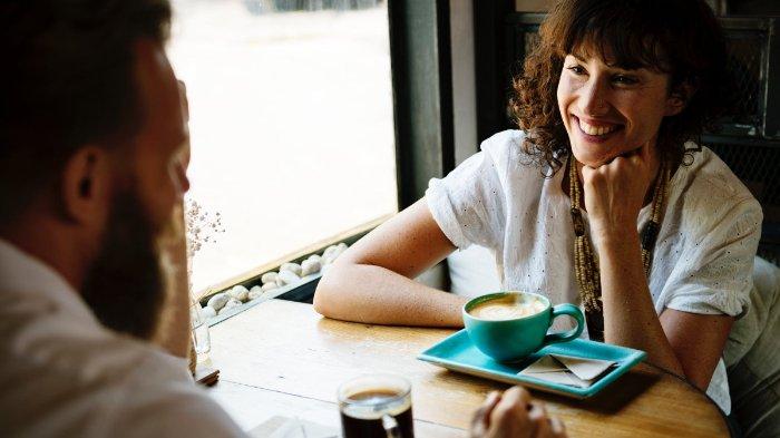 5 Zodiak Cocok Jadi Teman Ngobrol, Disebut Pembicara yang Asyik dan ...