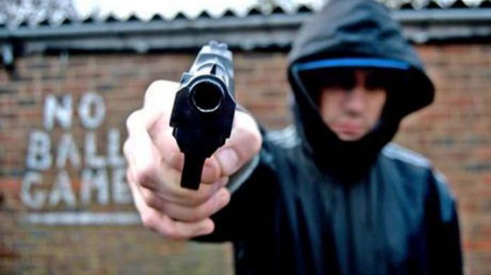 Rampas Tas Berisi Duit Rp 25 Juta, Aksi Komplotan Perampok Tembak ...