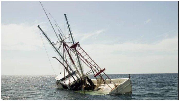 Kapal Muat Kayu dari Kalimantan Tenggelam di Perairan Sulteng - Tribunpalu.com