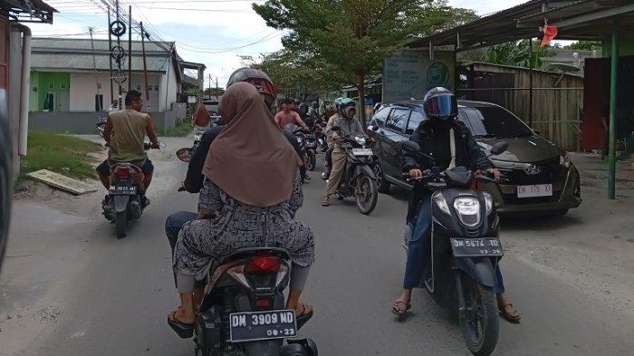 Arus Lalulintas di Jl Kelapa Gading Sigi Macet Jelang Buka Puasa - Tribunpalu.com