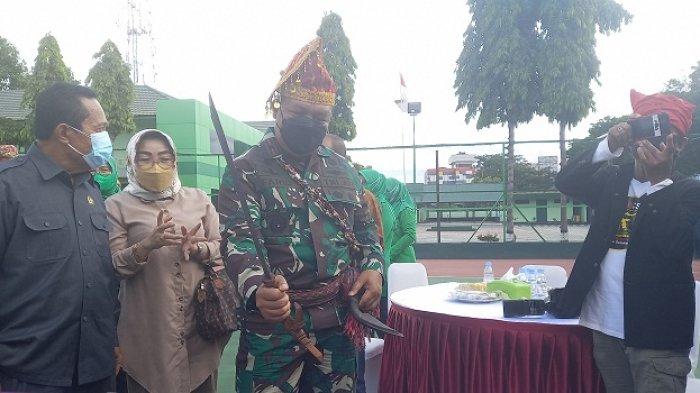 Korem 132/Tadulako Gelar Pameran Senjata Tradisional Sulawesi Tengah ...