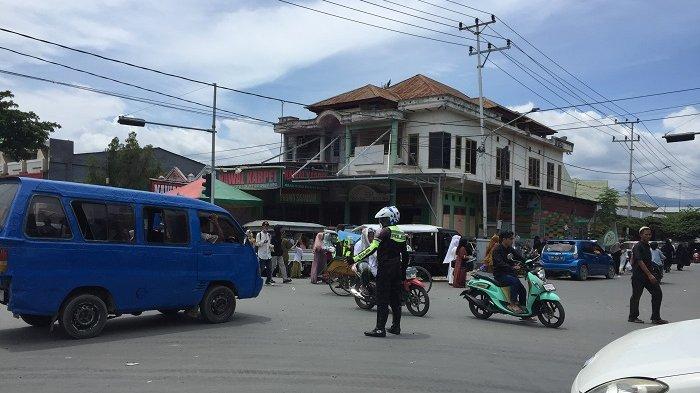 Lalulintas di Perempatan Kawasan Religi Palu Macet, Didominasi ...